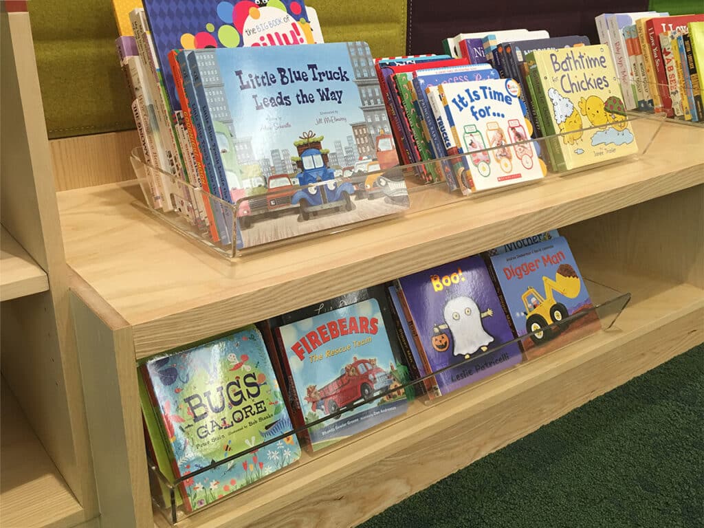 Henrico County MagBrowz™ Tray Display - Library Furniture International