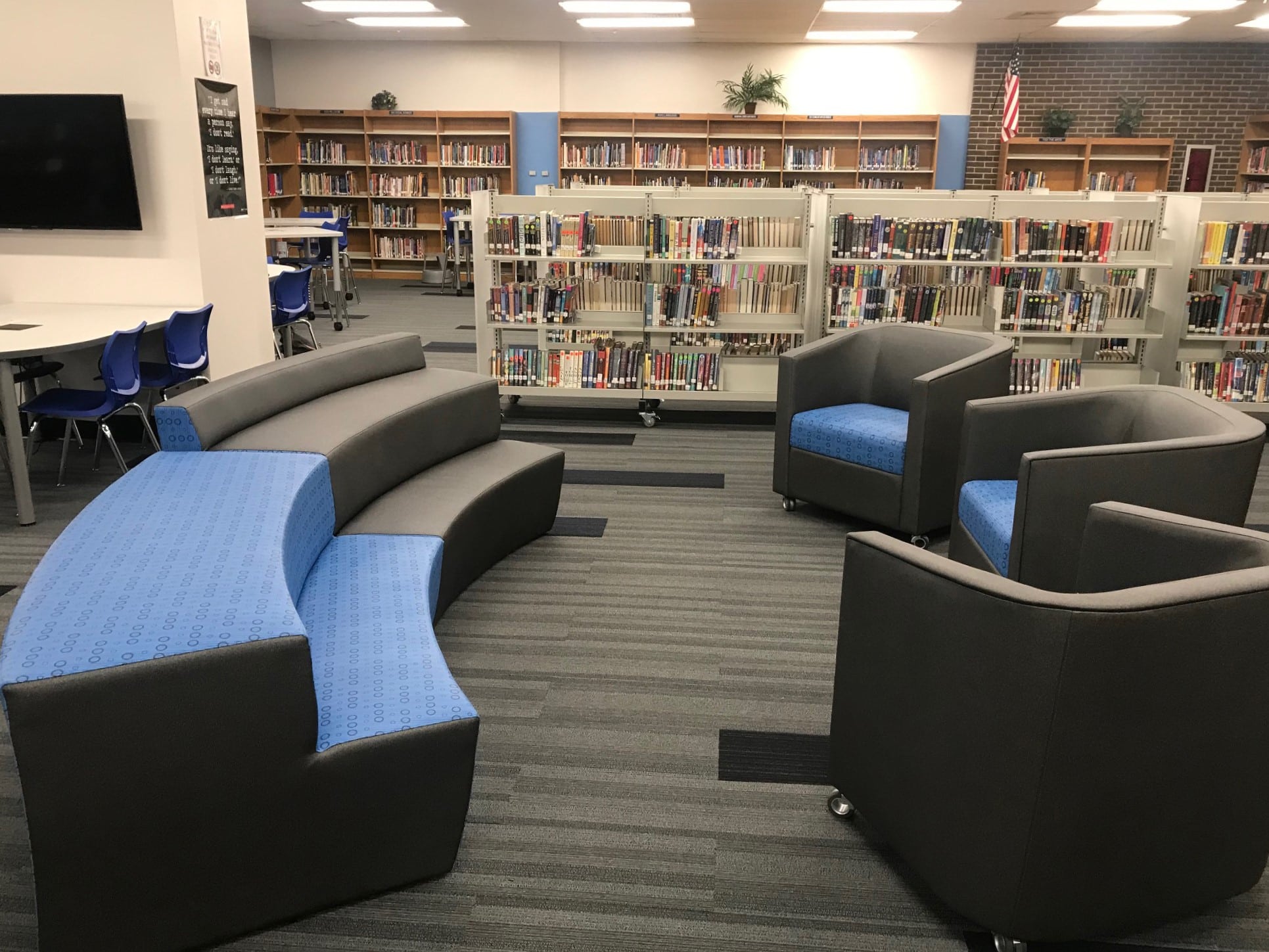 Robert Frost Junior High - Library Furniture International