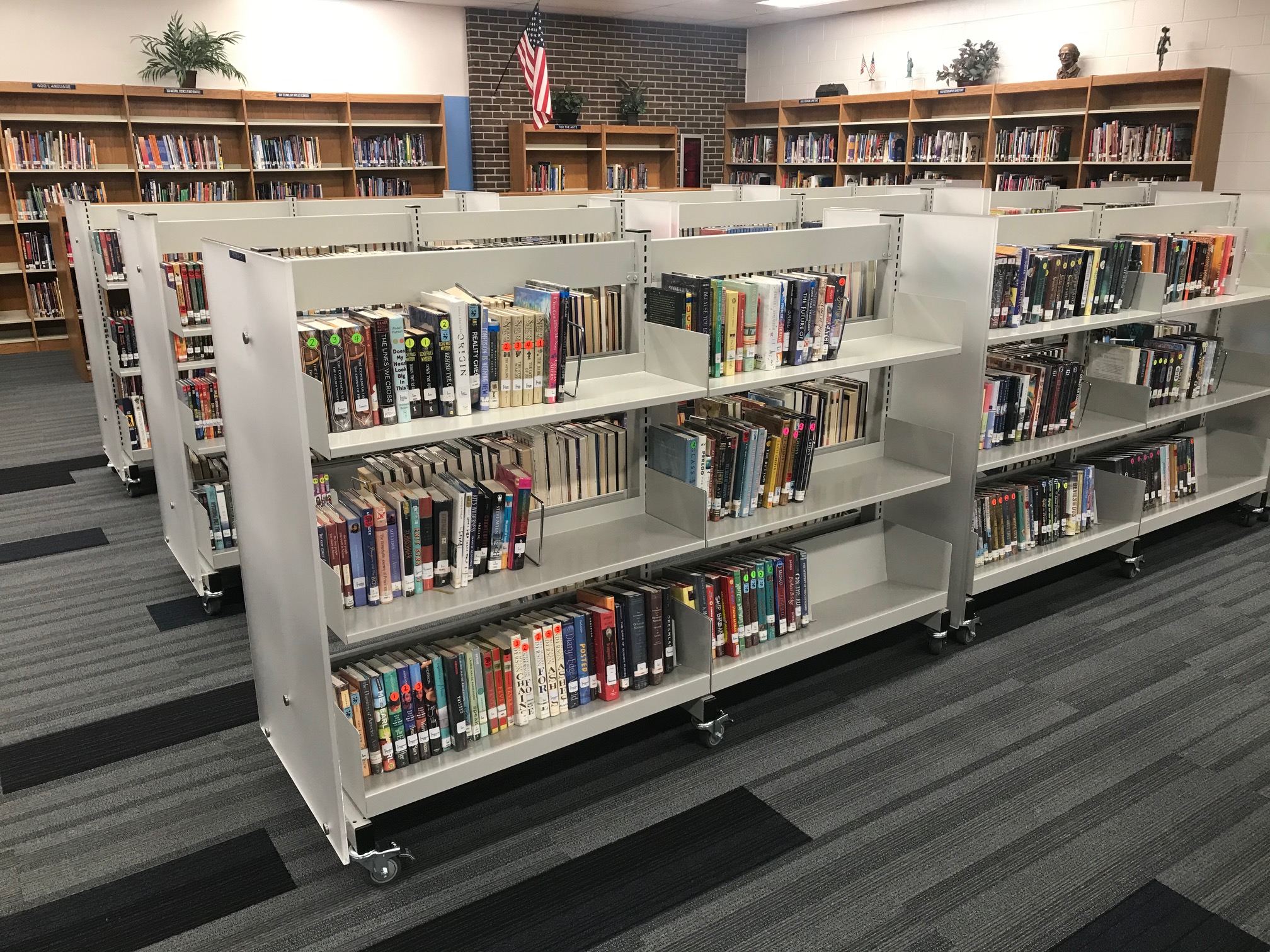 Robert Frost Junior High - Library Furniture International
